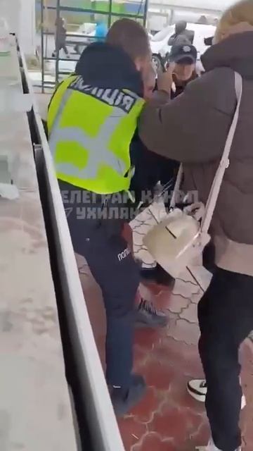 Жесткое задержание очередного "добровольца"