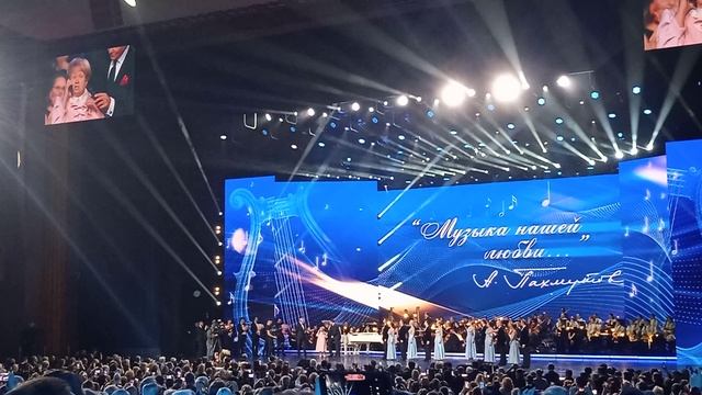 2025-11-09 Москва, Кремль, Пахмутова 1 VID_20251109_184947