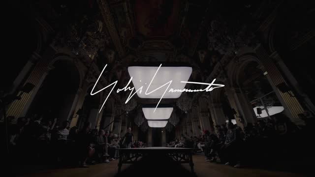 Показ женской коллекции Yohji Yamamoto весна-лето 2024