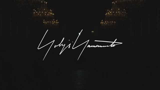 Показ женской коллекции Yohji Yamamoto весна-лето 2022