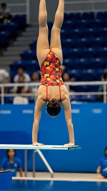 Необычный прыжок в воду