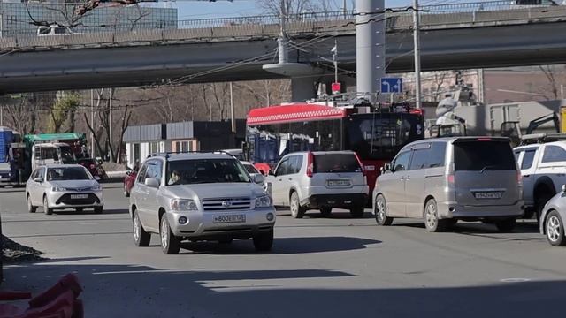 Асфальтирование тротуаров провели на перекрестке проспекта 100-летия Владивостока и улицы Русской.