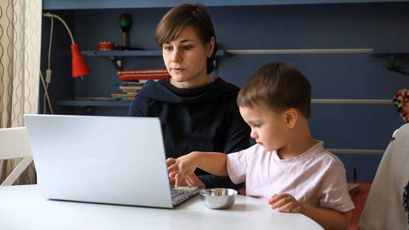 Психолог рассказала о недостатках совмещения карьеры и материнства