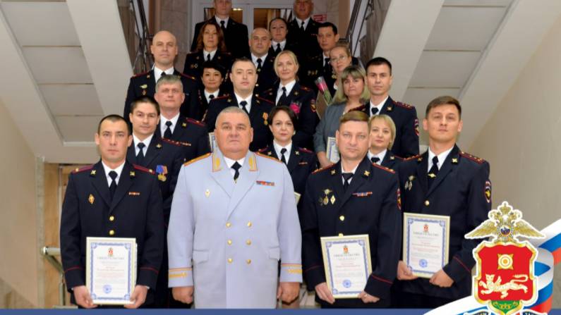 В МВД по Республике Хакасия чествовали сотрудников, занесённых на Доску Почёта