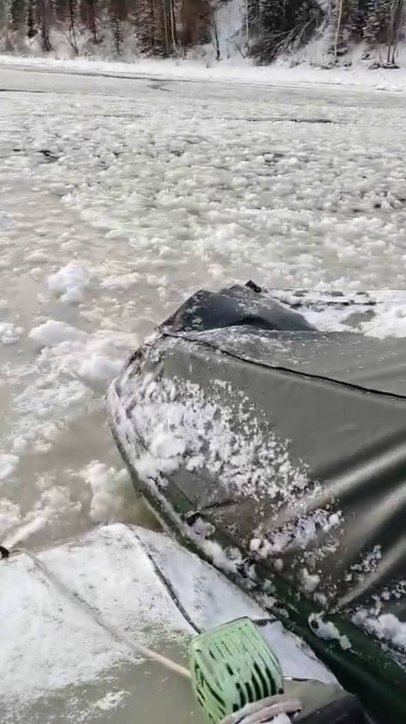 На рыбалку по шуге и первому льду на аэролодке, река Уса