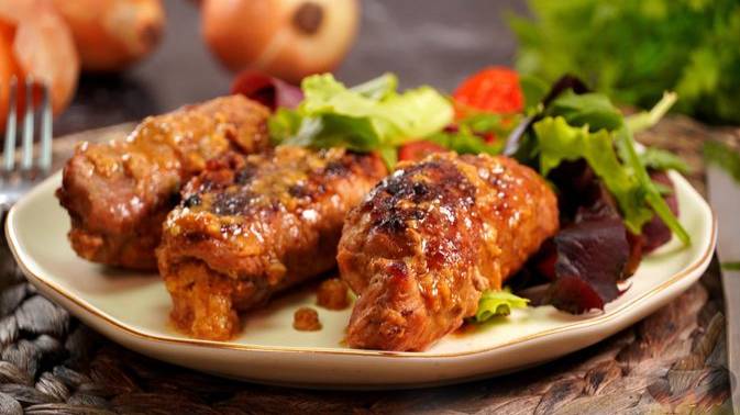 Мясные рулетики в вине. ПОЛЬСКИЕ ЗРАЗЫ С ЛУКОМ