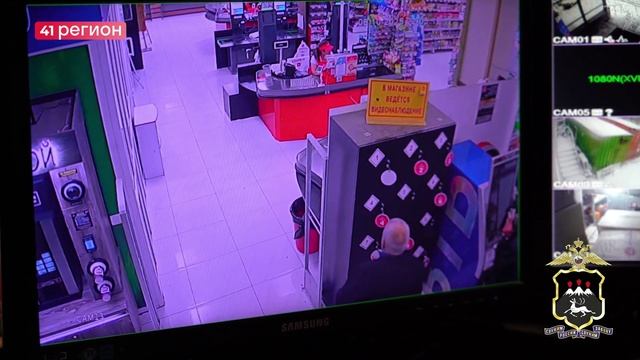 ОХРАННИК СПАС ПЕНСИОНЕРА ОТ МОШЕННИКОВ В СТОЛИЦЕ КАМЧАТКИ • НОВОСТИ КАМЧАТКИ