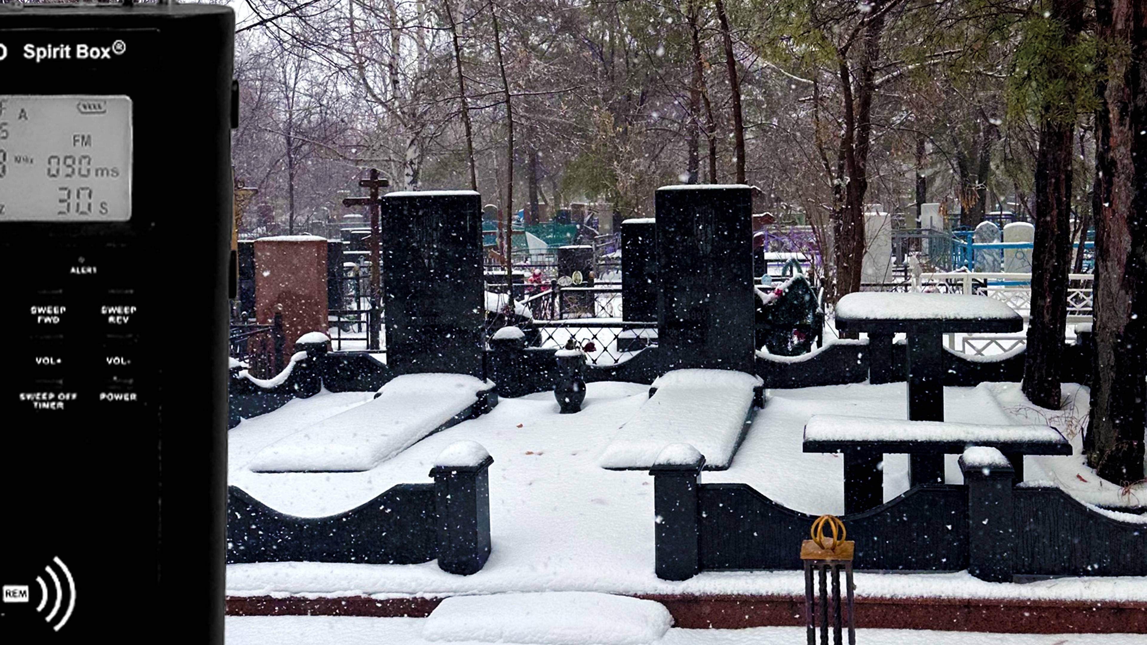 ДУШИ ОТВЕТИЛИ! Ветер ШЕПТАЛ на КЛАДБИЩЕ... День был МРАЧНЫЙ и МОКРЫЙ