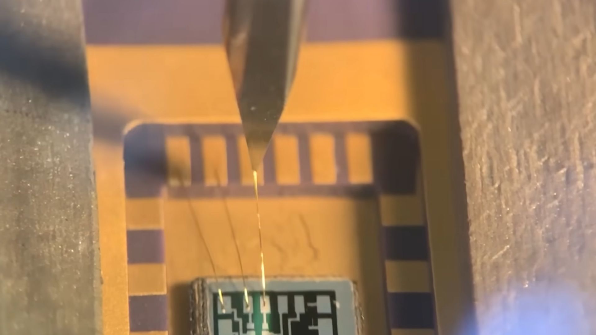 Самодельная кремниевая интегральная схема Z1