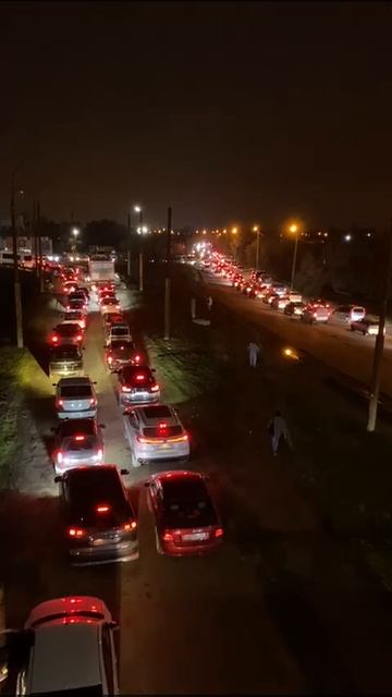 Огромная пробка на мосту в Астрахани
