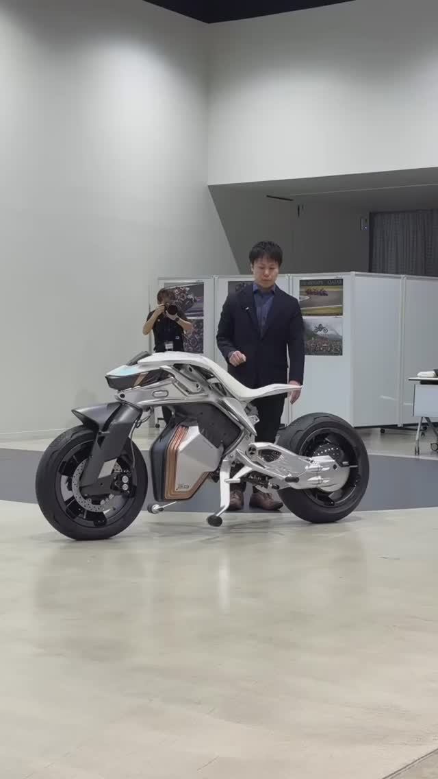 MOTOROiD 2 - мотоцикл будущего от Yamaha