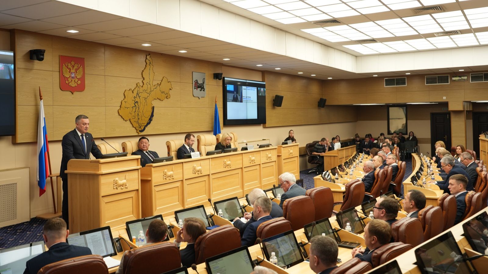 Бюджет Иркутской области на 2026 год приняли в первом чтении