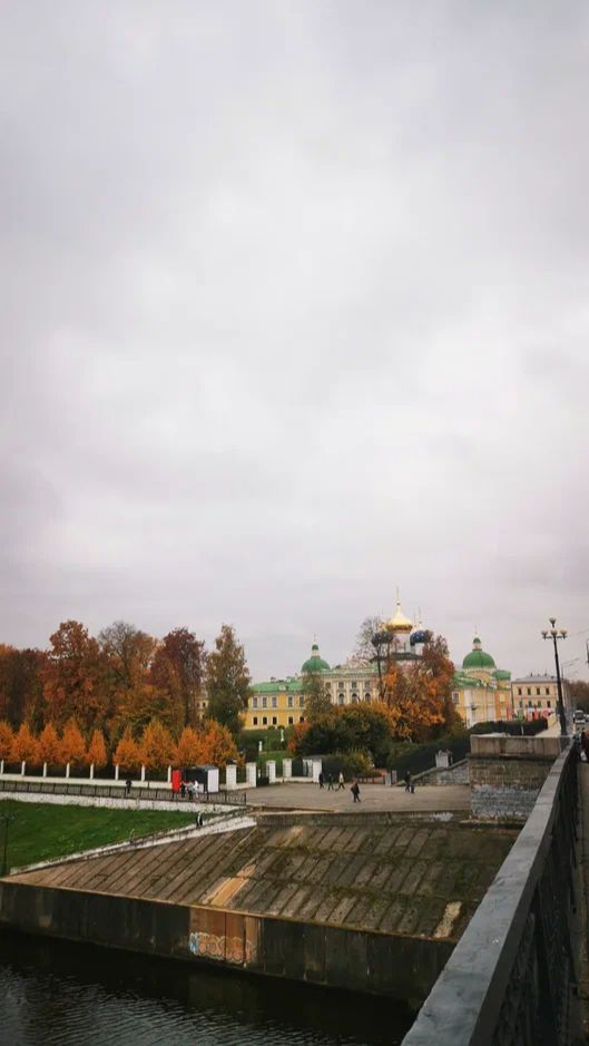 Осень в Дворцовом саду, Тверь #дворцовыйсад #тверь #прогулкипотвери #осень #краскиосени #октябрь