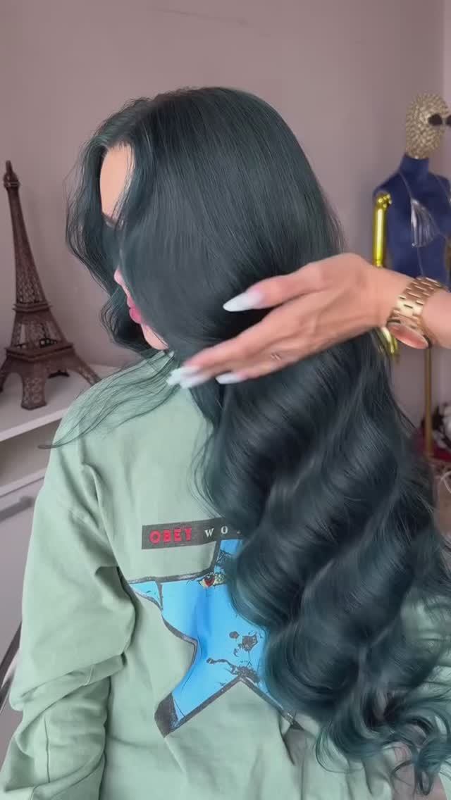 Мягкие объемные локоны на утюжок #прическа #укладка #пучок #локоны