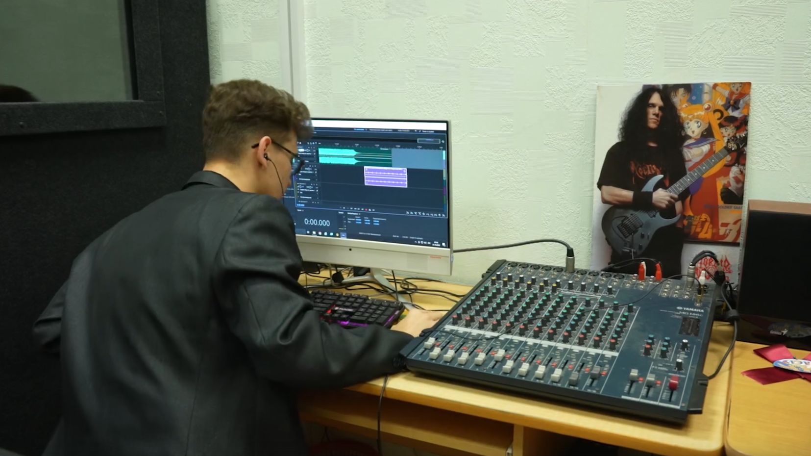 «Родители уводили от меня своих детей»: слабовидящий подросток преодолел буллинг / Сильные люди