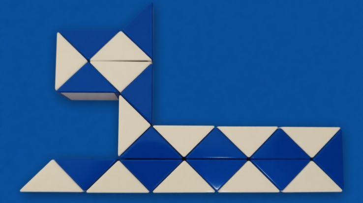 🐶 Собака-дог из змейки — лежит, как будто отдыхает после прогулки! 🌞