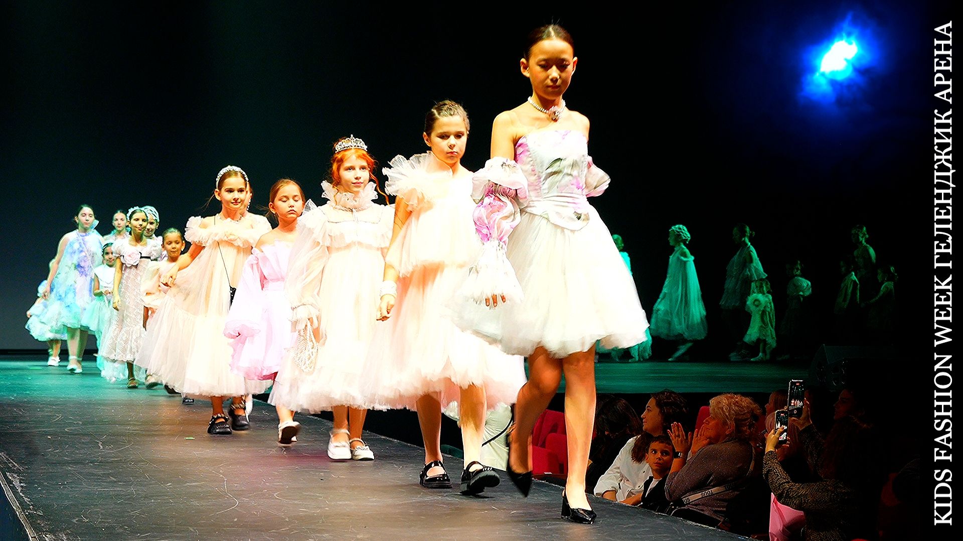 ЯРКИЕ МОДНЫЕ ДИЗАЙНЕРСКИЕ ОБРАЗЫ ДЛЯ ДЕТЕЙ на KIDS FASHION WEEK ГЕЛЕНДЖИК АРЕНА