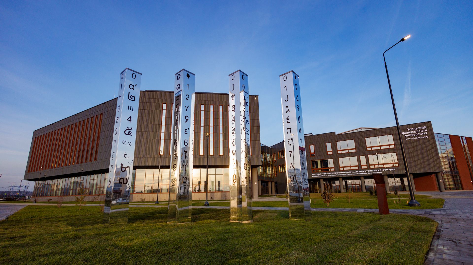 Ход строительства учебных корпусов кампуса УрФУ, октябрь-2025