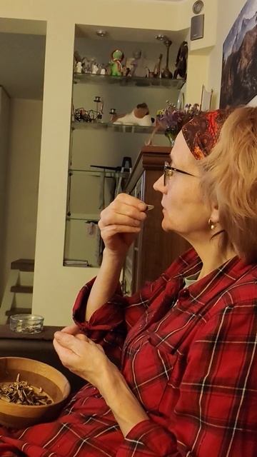 Подсели на семечки...