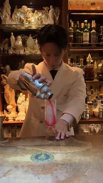 Почувствуйте опьяняющее мастерство всемирно известного бармена!