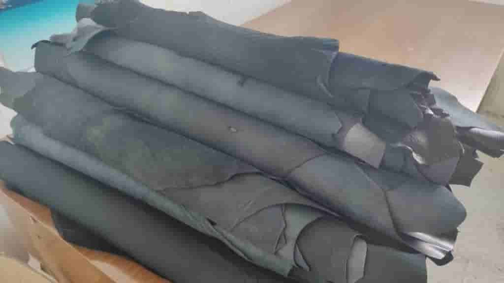 Коробка № АА1602 Кожа наппа МРС целые шкуры ЧЕРНЫЕ