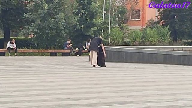 НЕОЖИДАННО В ЦЕНТРЕ ГОРОДА ДРЕССИРОВКА СОБАКИ / ТАК МИЛО