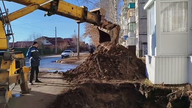 «Ульяновскводоканал» приступил к устранению утечки по адресу: ул. Пожарского, 29а.  Ситуация находит