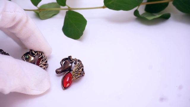 Брошь - подвеска Лошадка янтарь 804