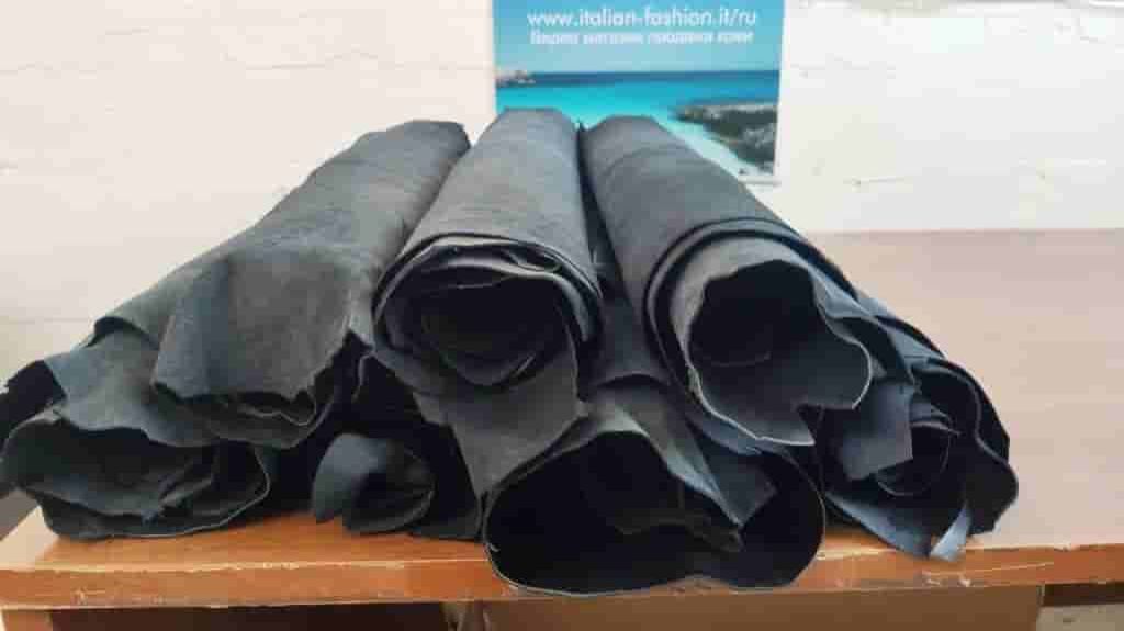 Коробка № АА1723 Кожа наппа МРС целые шкуры ЧЕРНЫЕ