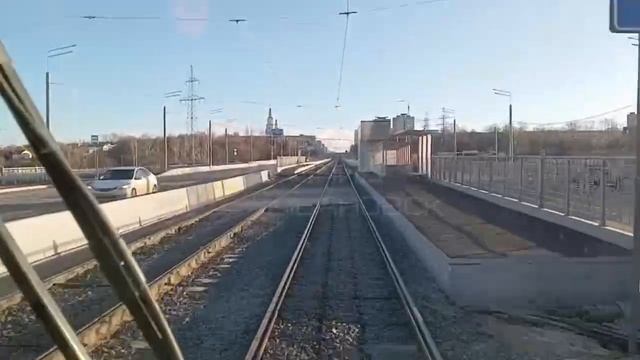 Водитель трамвая выразил недовольство по поводу мусора, который оставили строители прямо на трамвайн