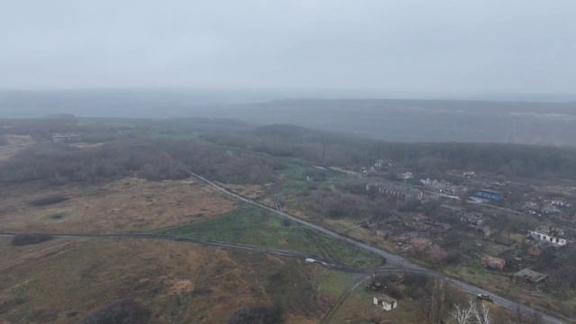 Российские бойцы развернули флаг в освобожденном Двуречанском