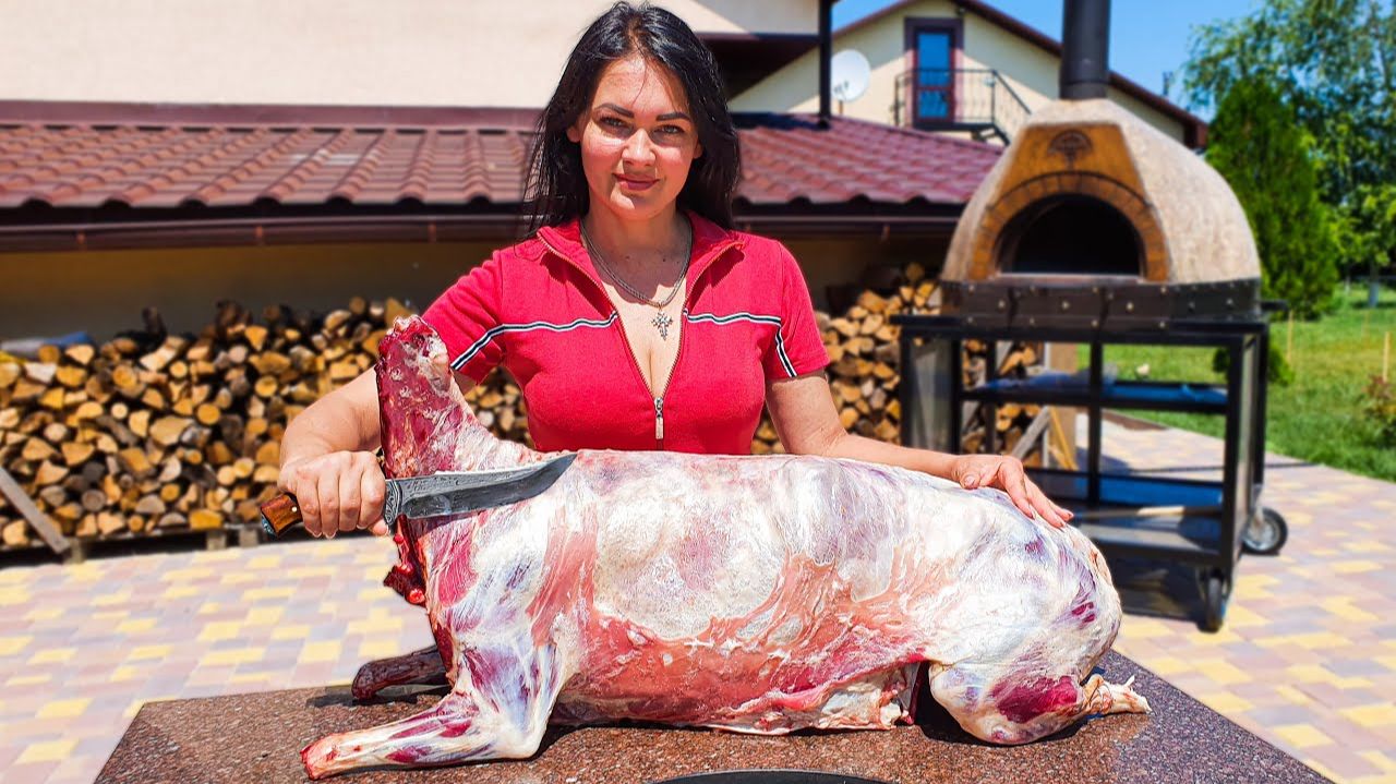 Разделка ЦЕЛОГО БАРАНА! Хрустящие и Сочные Бараньи НОЖКИ с Картофелем в ПЕЧИ