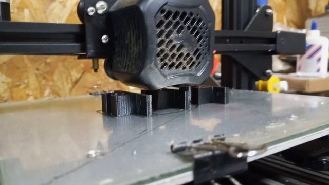 Печатаю держатель гофры для проекта замка домофона