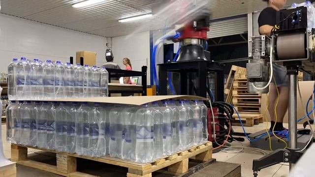 Робот складывает продукцию на паллету таймлапс #роботизация