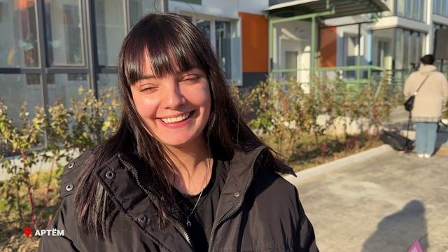 Олег Кожемяко вручил ключи от новых квартир 22 детям-сиротам.