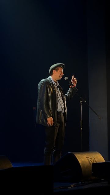 Эпизод из спектакля «Жил такой парень»