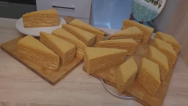 Медовик с нежнейшим заварным кремом.