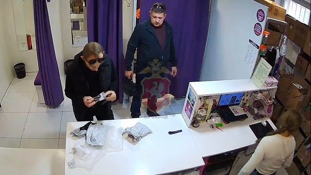 В Севастополе полицейские дадут правовую оценку ловкости рук клиента ПВЗ