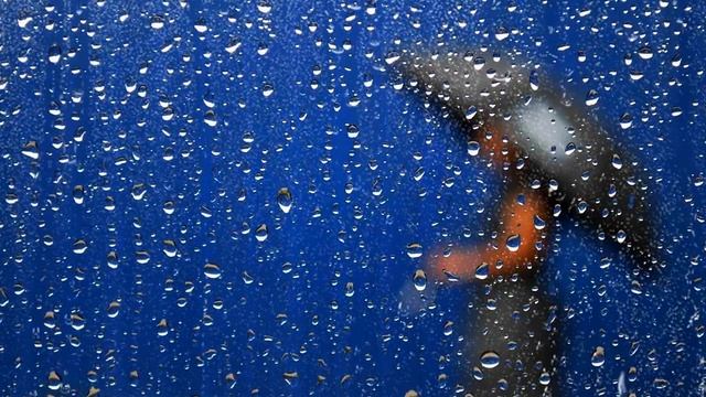 Светлана Малюка-А в городе дождь