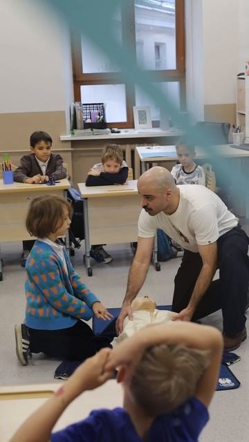 В рамках Недели науки»во 2-х классах прошёл мастер-класс по сердечно-легочной реанимации (СЛР).