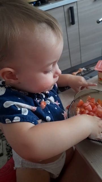 Забрали у меня ужин))
1 годик, 17 дней.
8 августа 2023