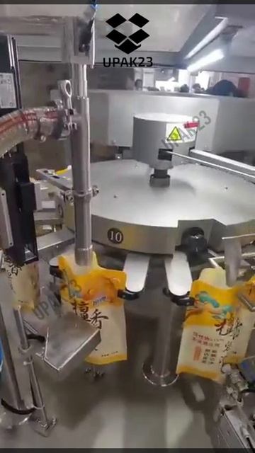 Автоматический моноблок фасовки и запайки пакетов дой-пак со штуцером