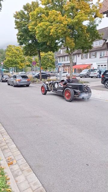 олдтаймер на светофоре