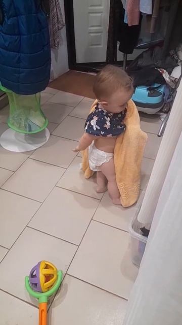 Годик, 10 дней. ( 1 августа 2023). 
Укладывается спать