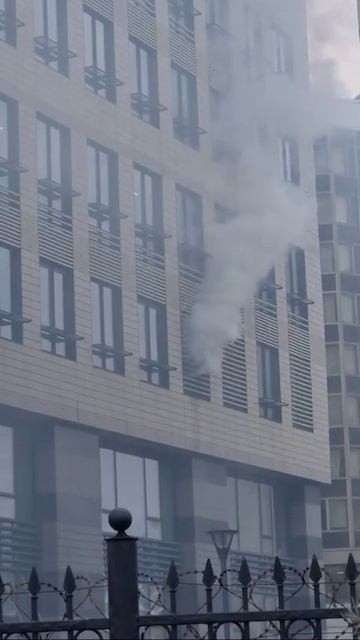 ЕЩЁ ОДНА ЭТАЖКА ГОРИТ В МОСКВЕ.