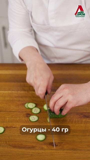 Салат с рукколой, креветками и грейпфрутом