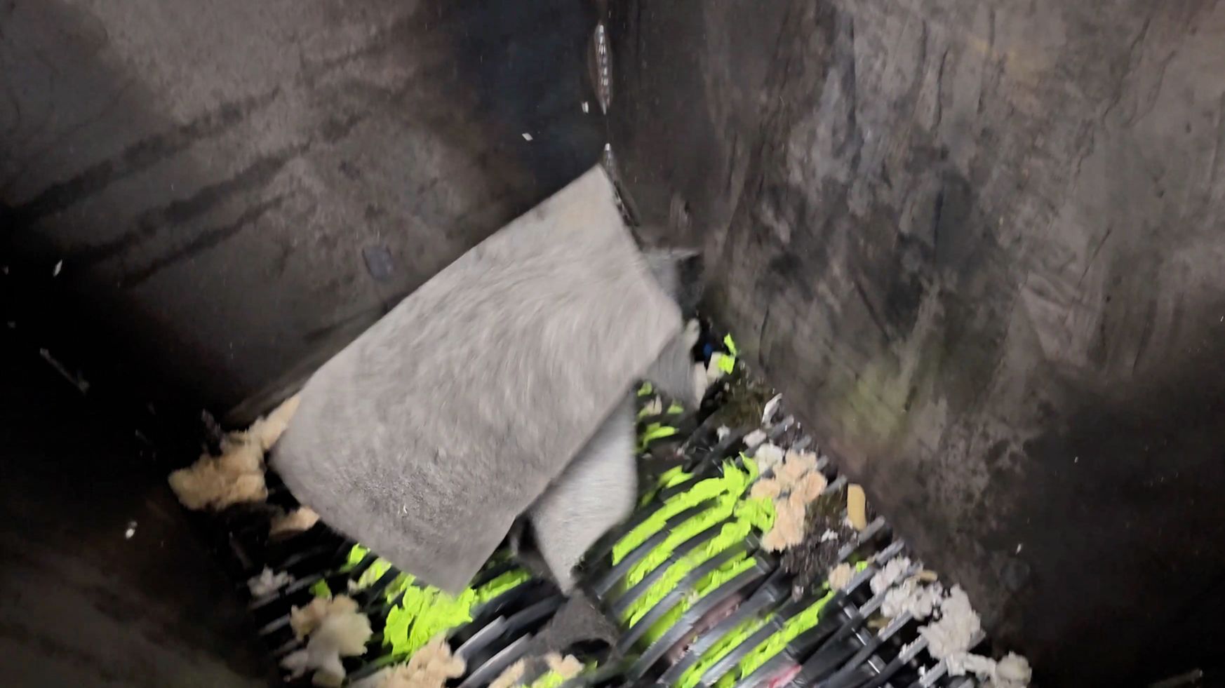 Измельчение ковролина на шредере ИШМ-220-500