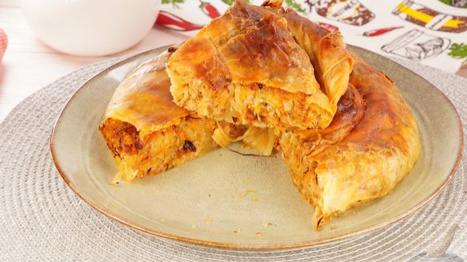 Вытяжное тесто делается легко, а эффект - как у слоёного. ВЕРТУТА С КВАШЕНОЙ КАПУСТОЙ