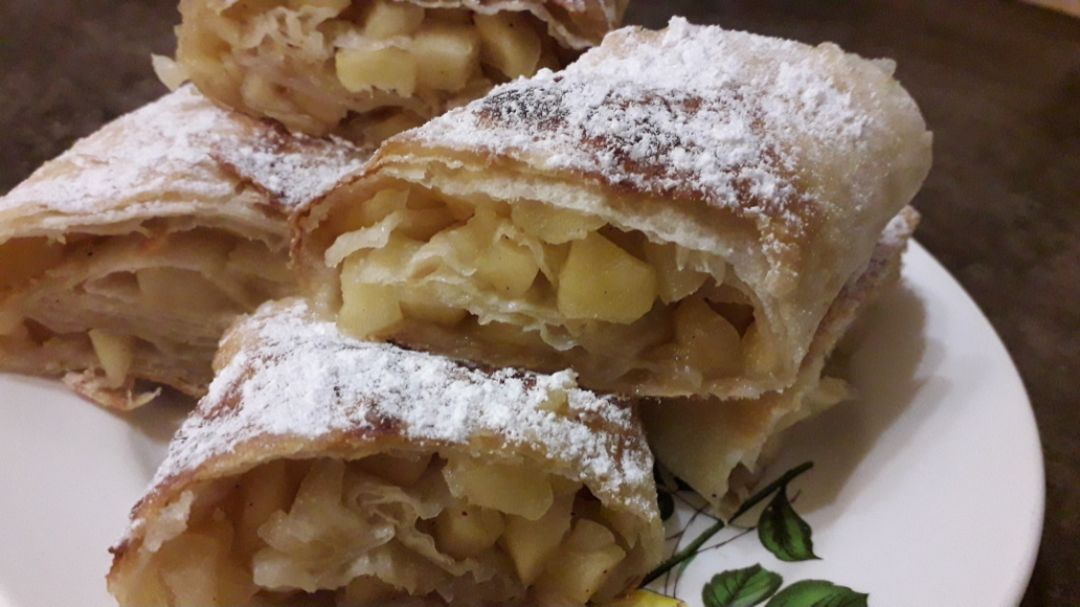 Штрудель из лаваша с яблоками