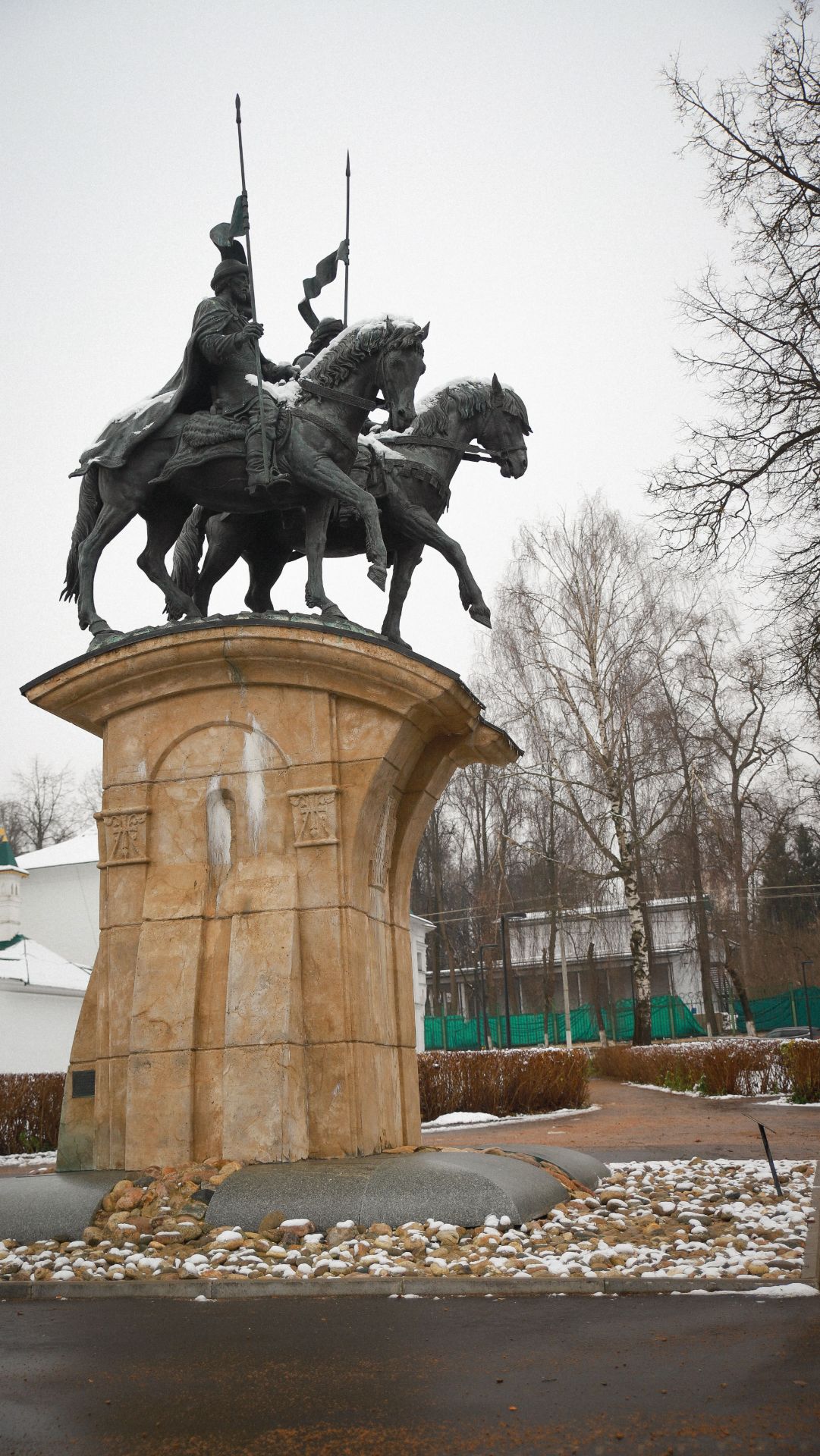 НАШИ - В ДМИТРОВЕ: ПРОГУЛКИ ЗА РУКУ С РОДНОЙ ИСТОРИЕЙ.